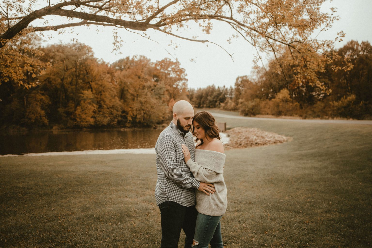 A Romantic Autumn Engagement Session