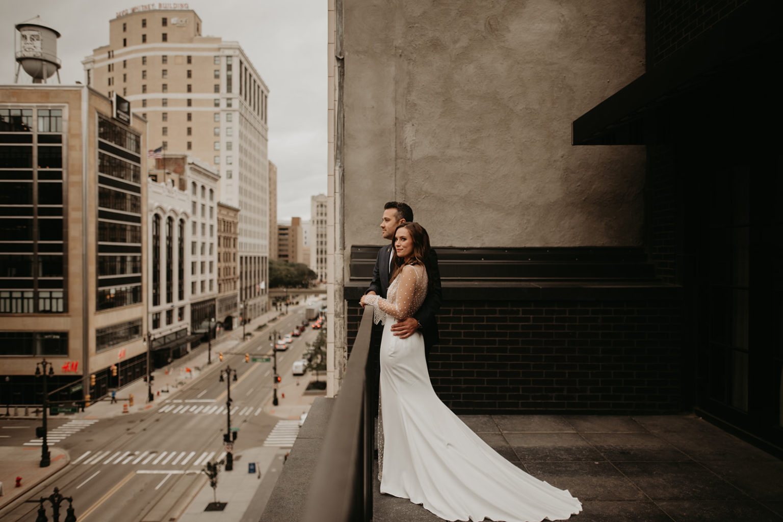 A Modern Downtown Detroit Wedding | Something Blue Weddings